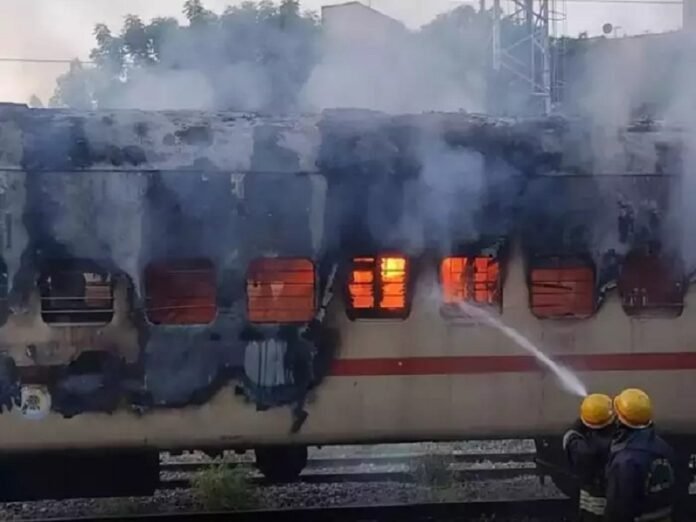 Madurai Train Fire: तमिनाडु के मदुरै में भीषण ट्रेन हादसा, 10 यात्रियों ...